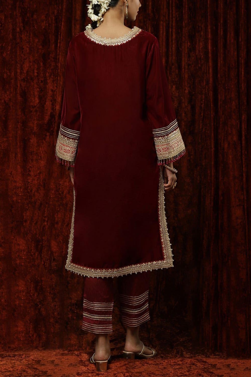 Buy Maroon gota embroidery kurta set by Shikhar Sharma at Aashni and Co