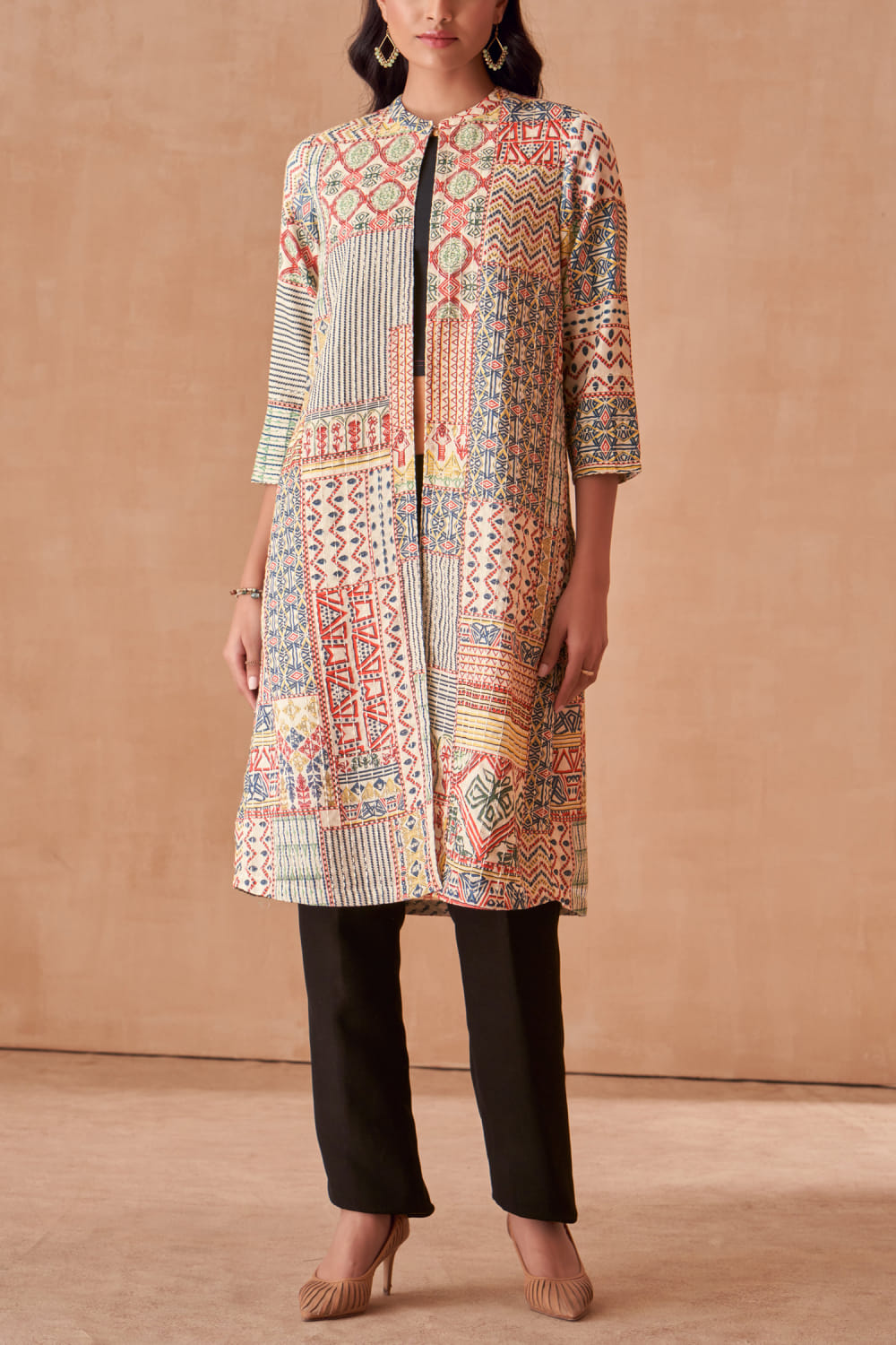 Buy Off-white geometric print jacket by Saundh at Aashni and Co