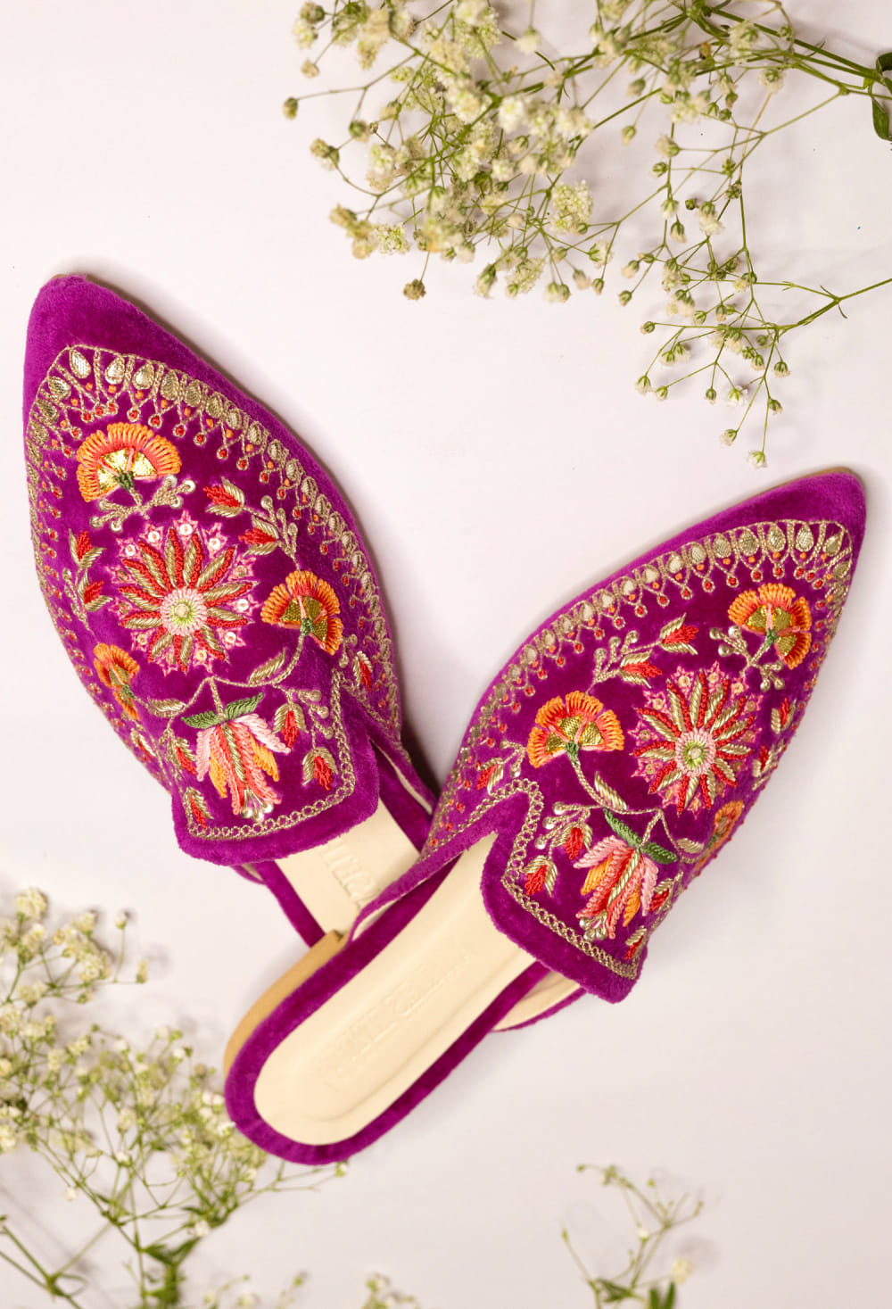 Buy Rani pink floral embroidery mules by Aarti Sethia at Aashni and Co